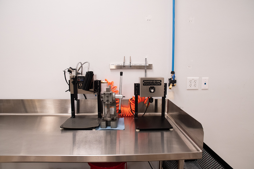 SOLD: 3 - Thompson Duke MCF1 Fillers / 2 - MPM Mouthpiece Machines / 1 ...