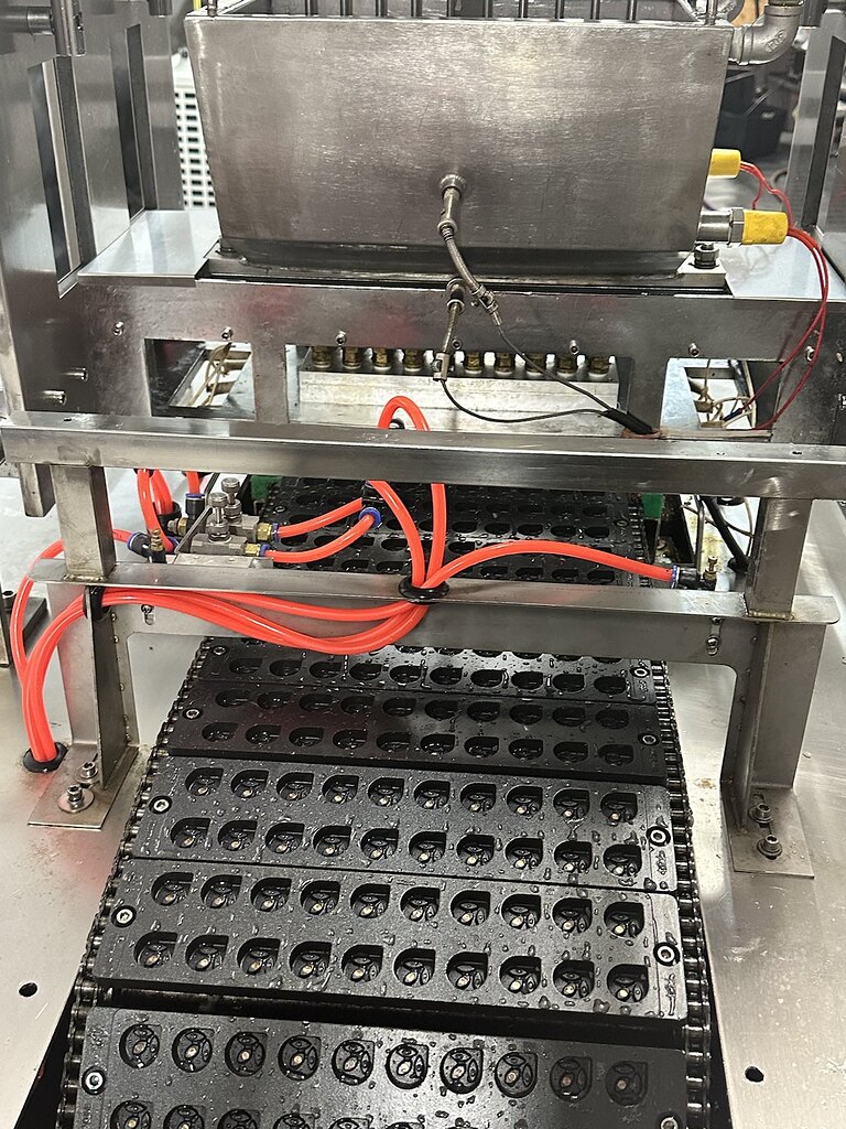 Turnkey gummy deposit machine with automatic bagging - Equipment For ...